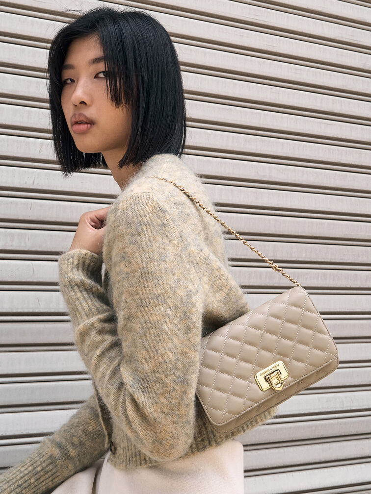 Cressida クレシダ キルトプッシュロッククラッチ - トープ | CHARLES & KEITH (チャールズアンドキース) 公式通販